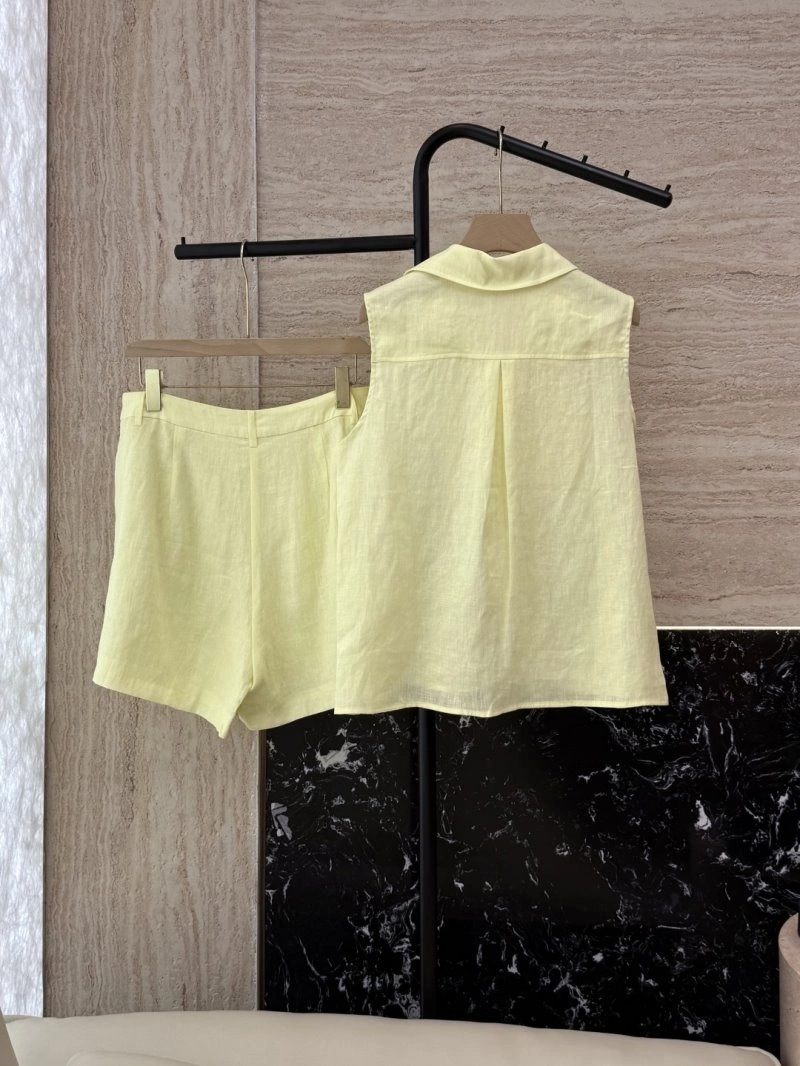 Indistinguishable Unclassified Brand Short Suits