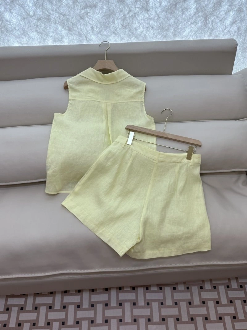 Indistinguishable Unclassified Brand Short Suits