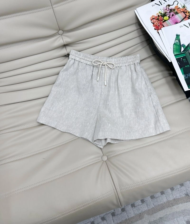 Indistinguishable Unclassified Brand Short Suits