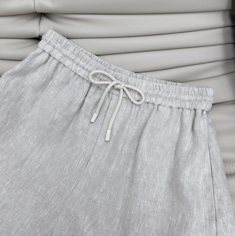 Indistinguishable Unclassified Brand Short Suits