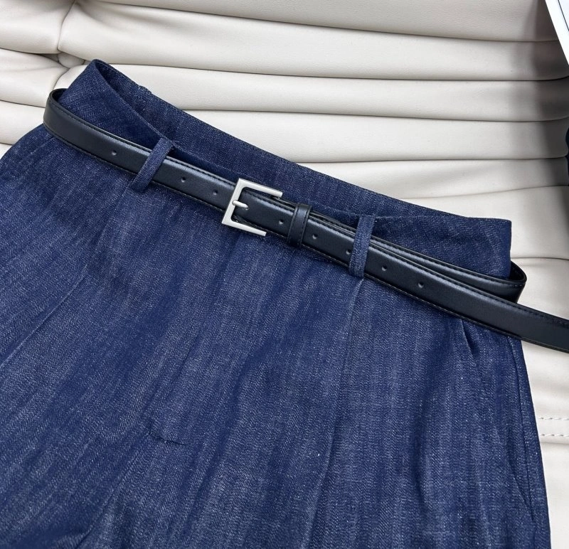 Indistinguishable Unclassified Brand Short Suits