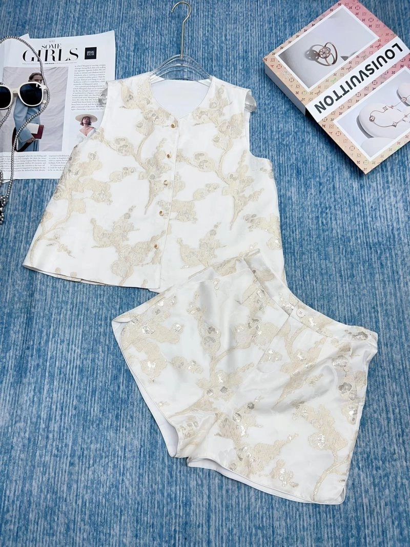 Affordable Unclassified Brand Short Suits