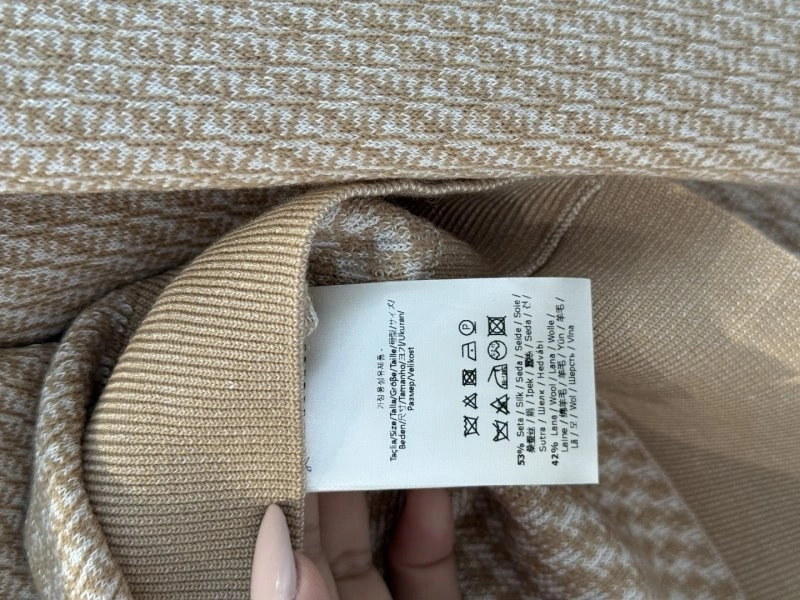 Discounted Unclassified Brand Sweaters