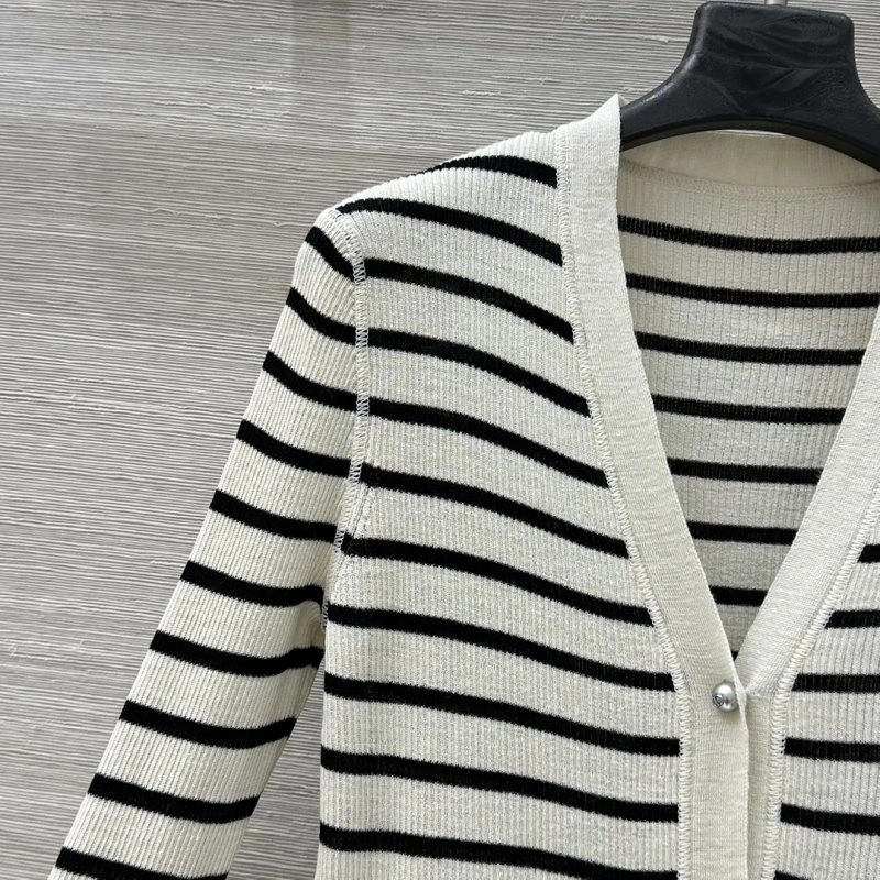 Brand-authenticated Unclassified Brand Sweaters