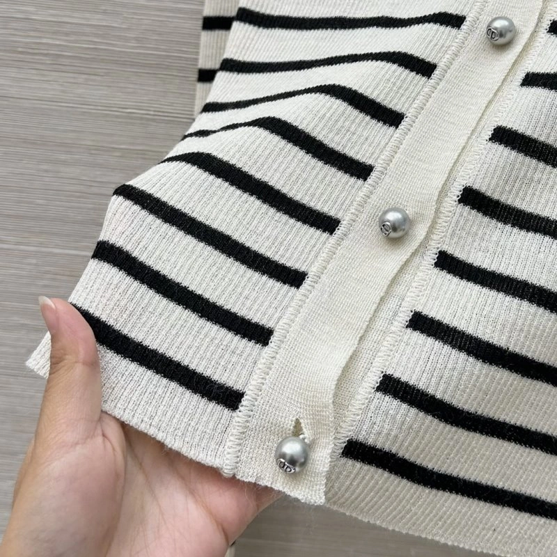 Brand-authenticated Unclassified Brand Sweaters