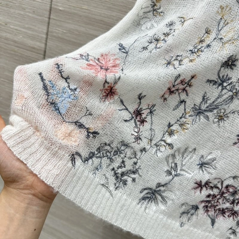 Discounted Unclassified Brand Sweaters