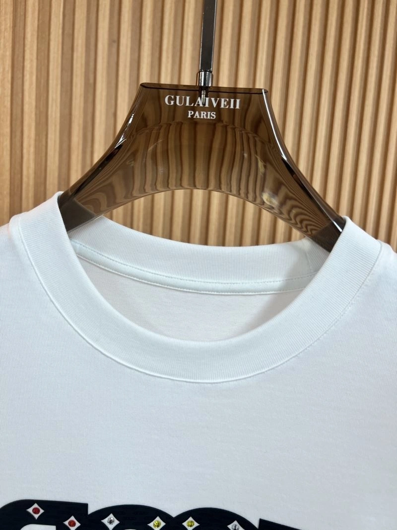 Accurate model Unclassified Brand T-Shirts