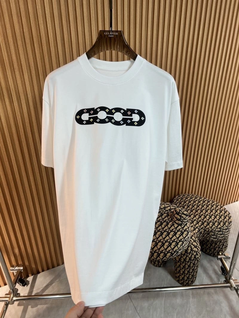Accurate model Unclassified Brand T-Shirts