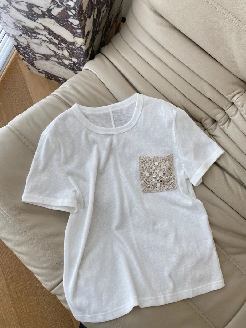 Accurate model Unclassified Brand T-Shirts