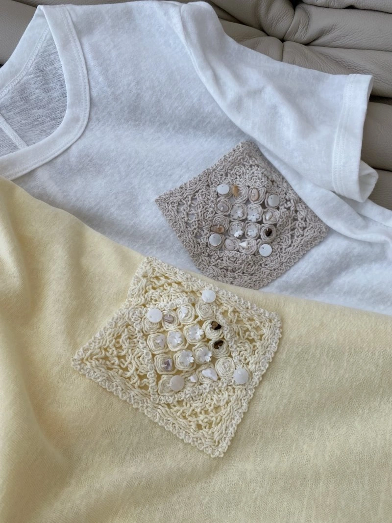 Accurate model Unclassified Brand T-Shirts