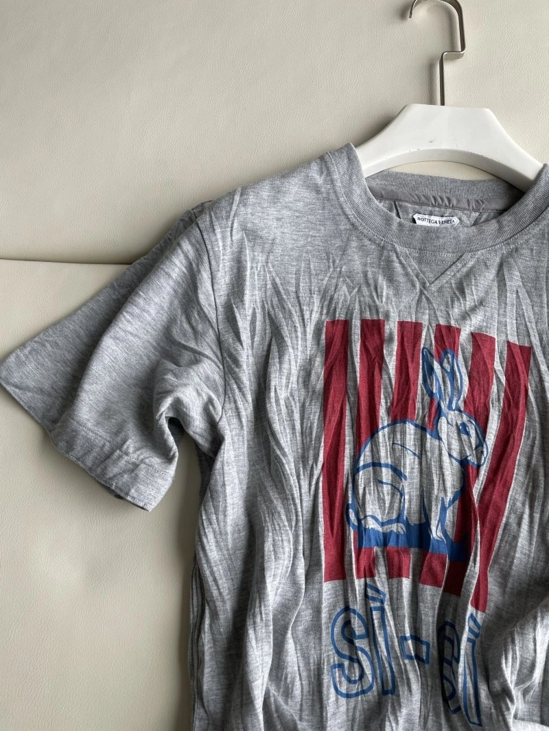 Indistinguishable Unclassified Brand T-Shirts