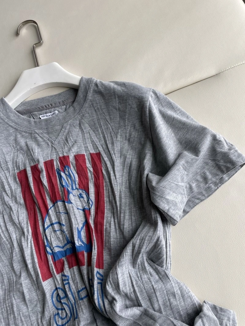 Indistinguishable Unclassified Brand T-Shirts