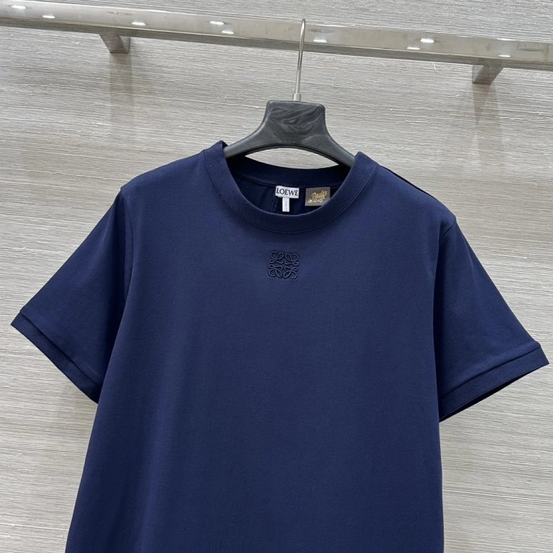 Indistinguishable Unclassified Brand T-Shirts