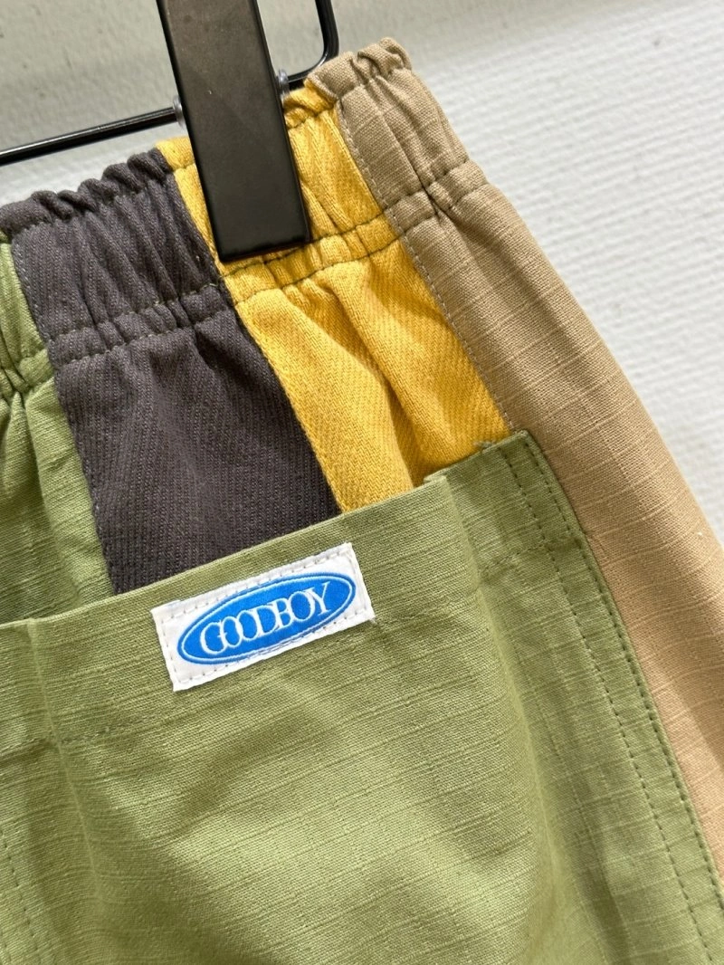 Indistinguishable Unclassified Brand T-Shirts
