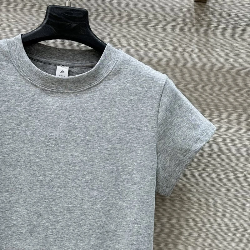 Indistinguishable Unclassified Brand T-Shirts
