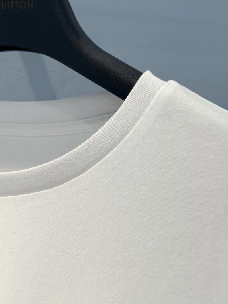 Accurate model Unclassified Brand T-Shirts