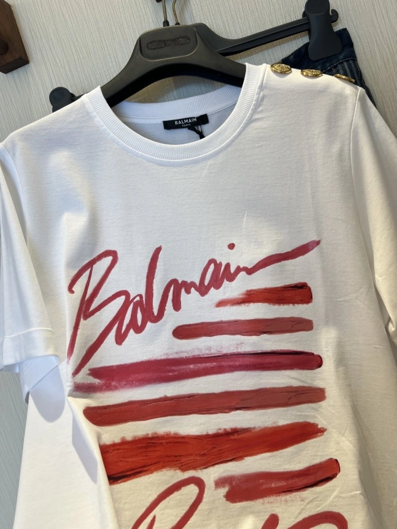 Accurate model Unclassified Brand T-Shirts