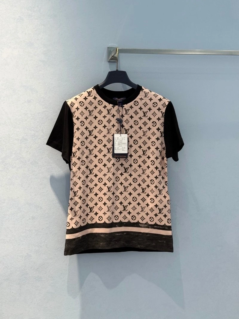 Accurate model Unclassified Brand T-Shirts