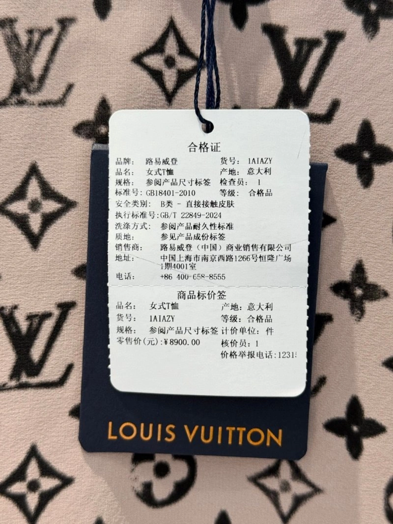 Accurate model Unclassified Brand T-Shirts