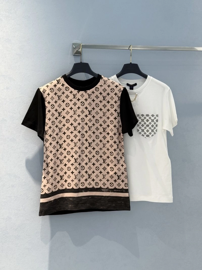 Accurate model Unclassified Brand T-Shirts