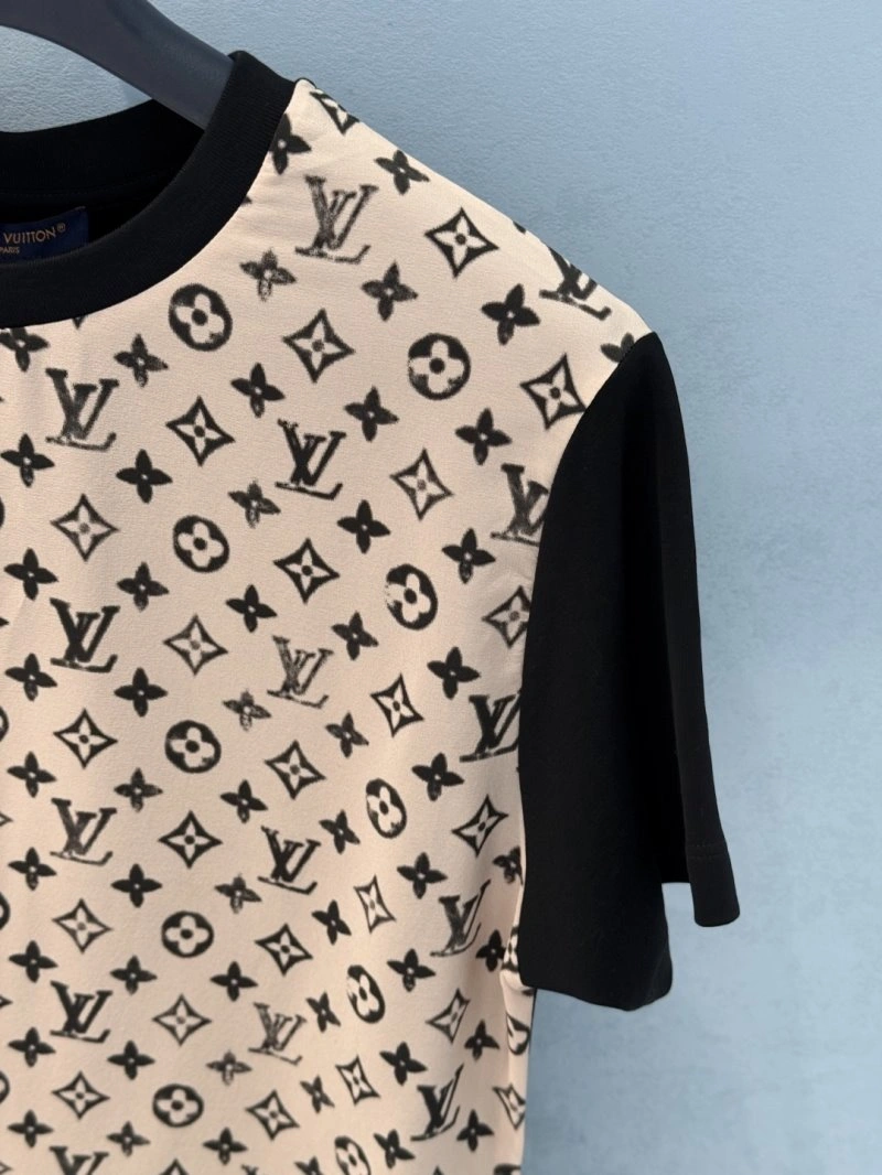 Accurate model Unclassified Brand T-Shirts