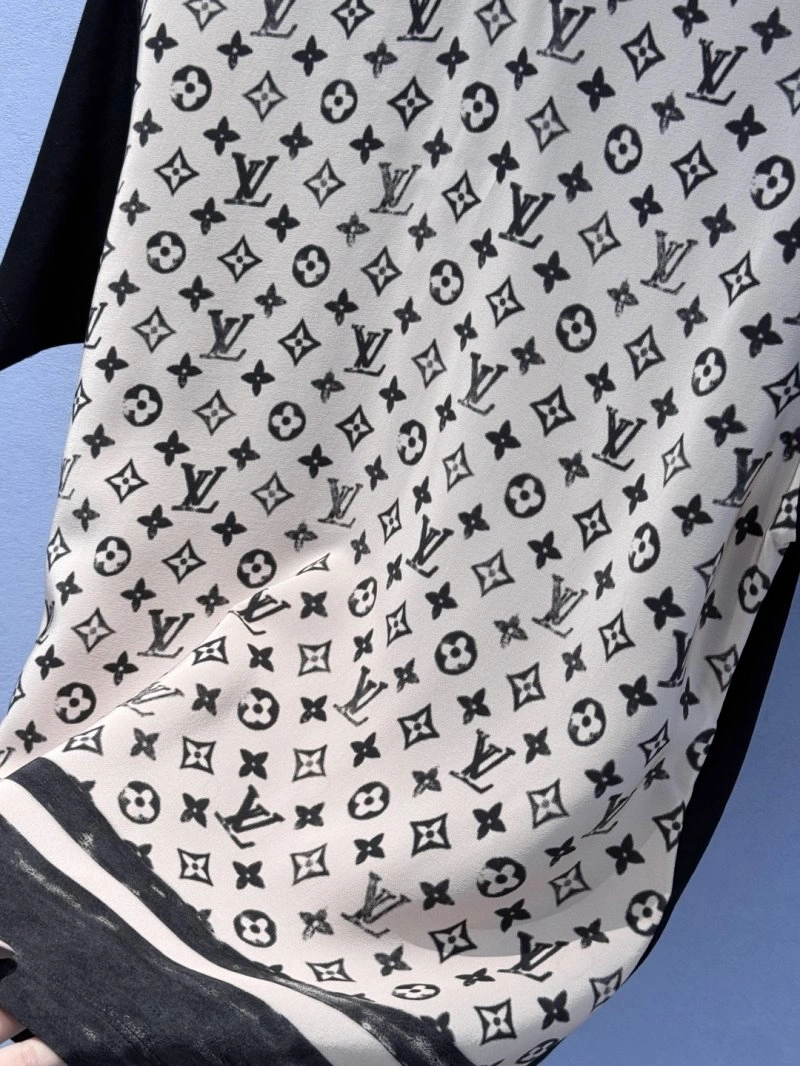 Accurate model Unclassified Brand T-Shirts