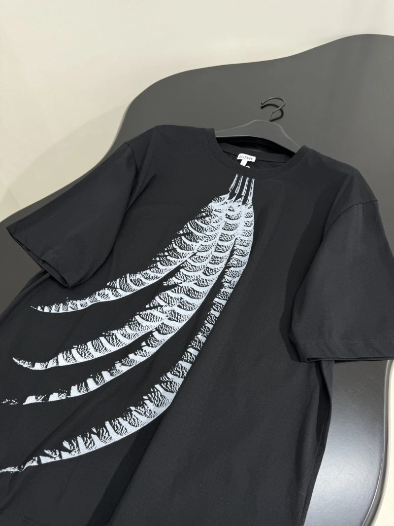 Indistinguishable Unclassified Brand T-Shirts
