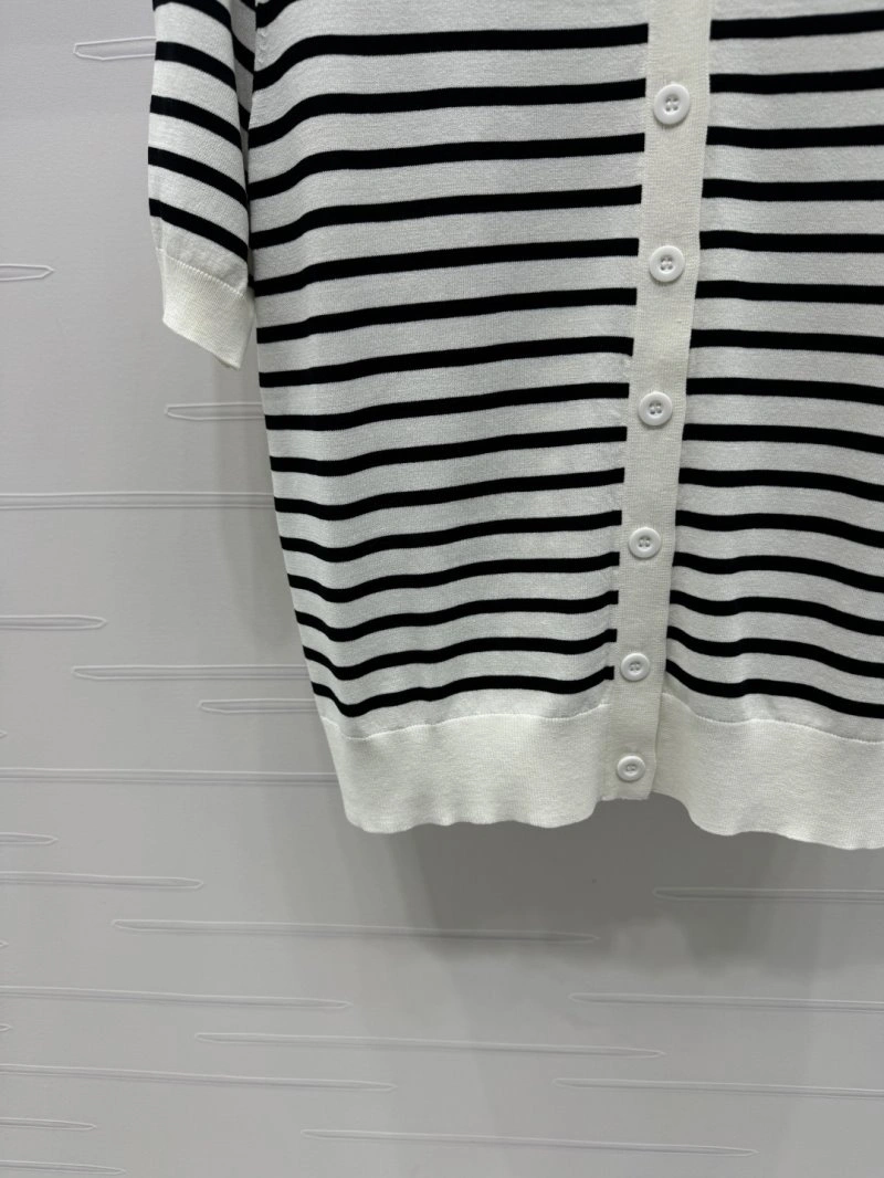 Accurate model Unclassified Brand T-Shirts