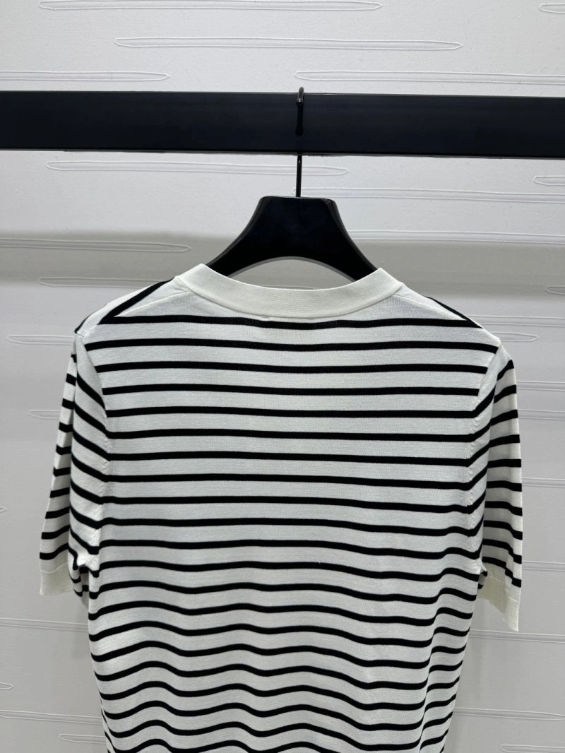 Accurate model Unclassified Brand T-Shirts
