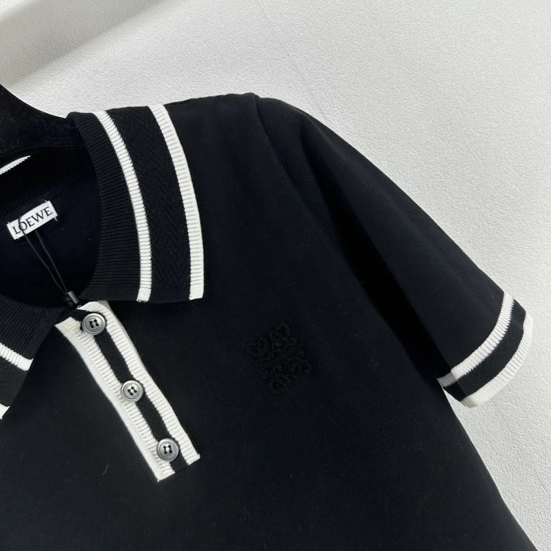 Indistinguishable Unclassified Brand T-Shirts