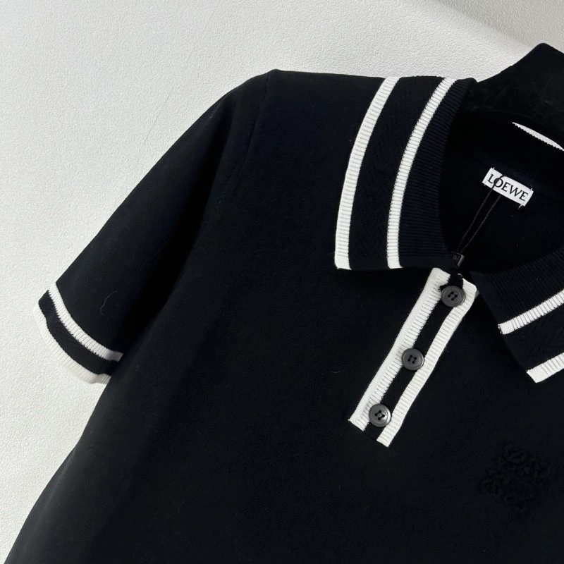 Indistinguishable Unclassified Brand T-Shirts