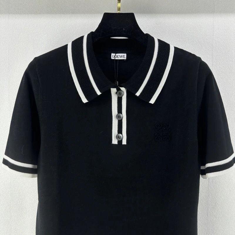 Indistinguishable Unclassified Brand T-Shirts