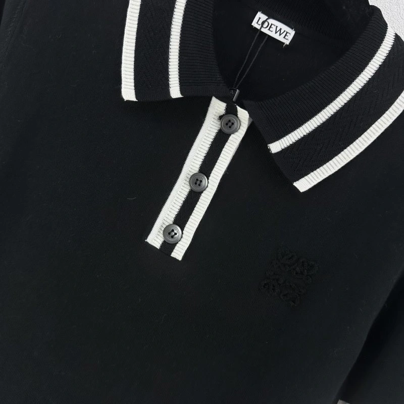 Indistinguishable Unclassified Brand T-Shirts