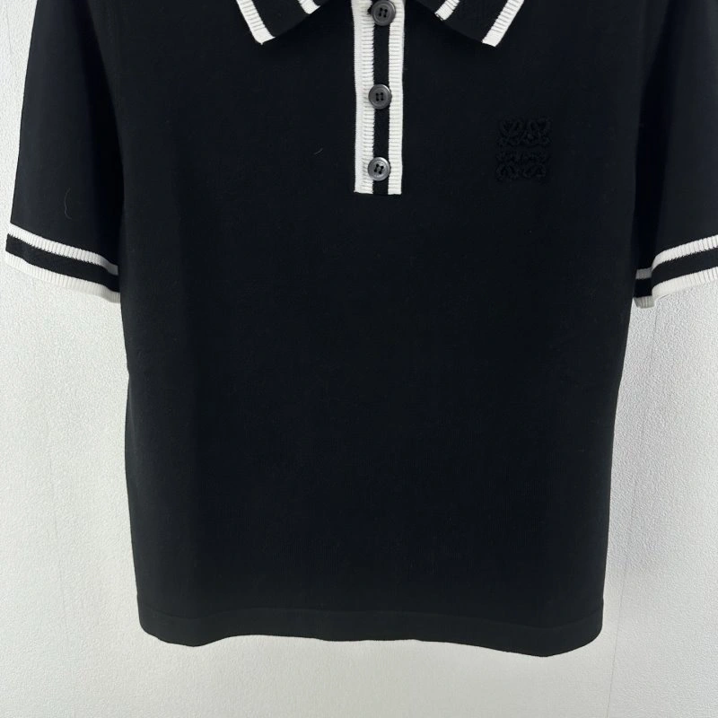 Indistinguishable Unclassified Brand T-Shirts
