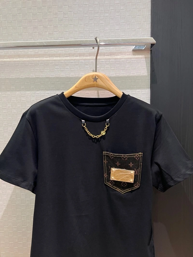 Accurate model Unclassified Brand T-Shirts
