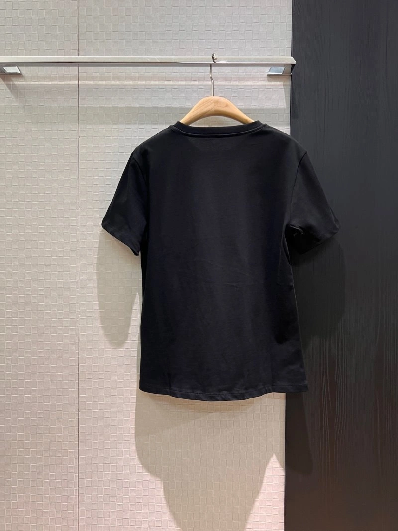 Accurate model Unclassified Brand T-Shirts
