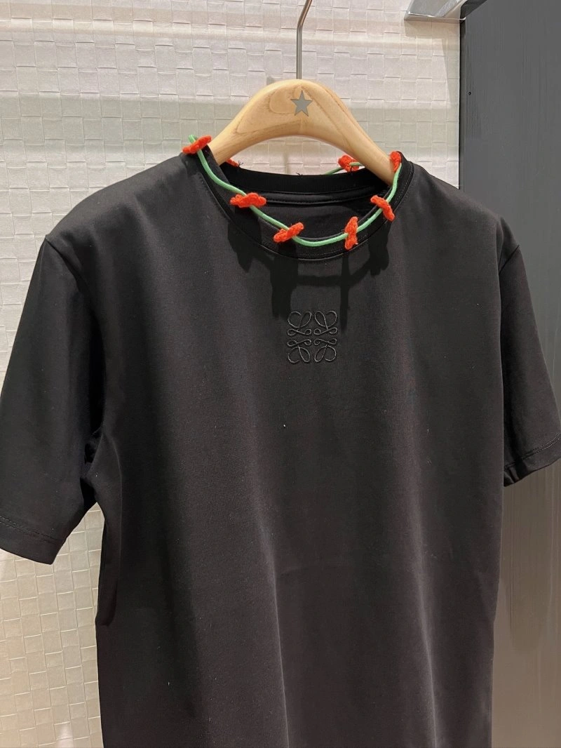 Accurate model Unclassified Brand T-Shirts