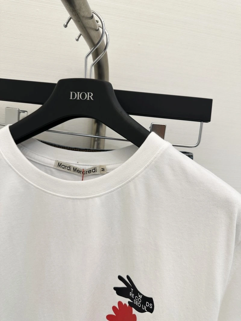 Accurate model Unclassified Brand T-Shirts