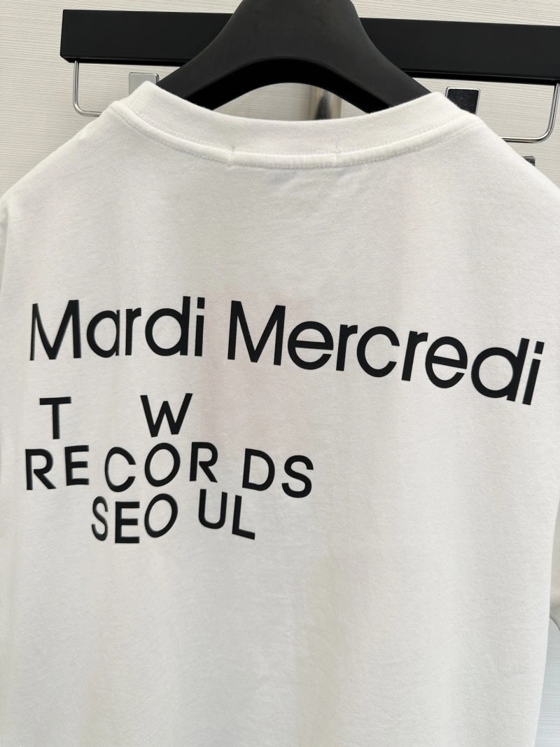 Accurate model Unclassified Brand T-Shirts