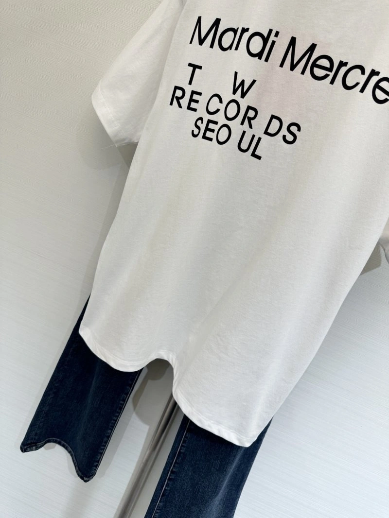 Accurate model Unclassified Brand T-Shirts