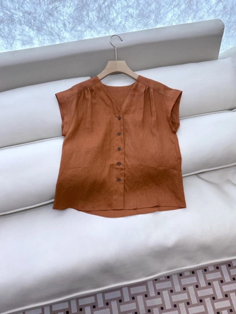 Indistinguishable Unclassified Brand T-Shirts