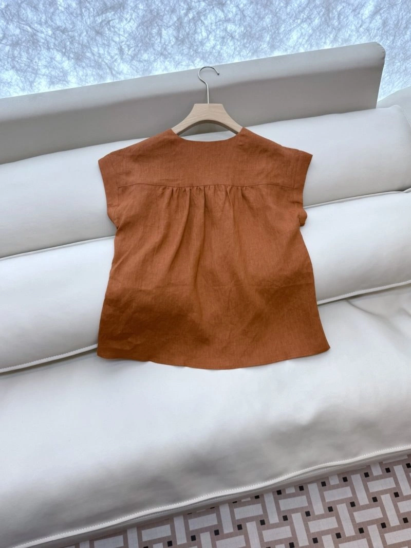 Indistinguishable Unclassified Brand T-Shirts