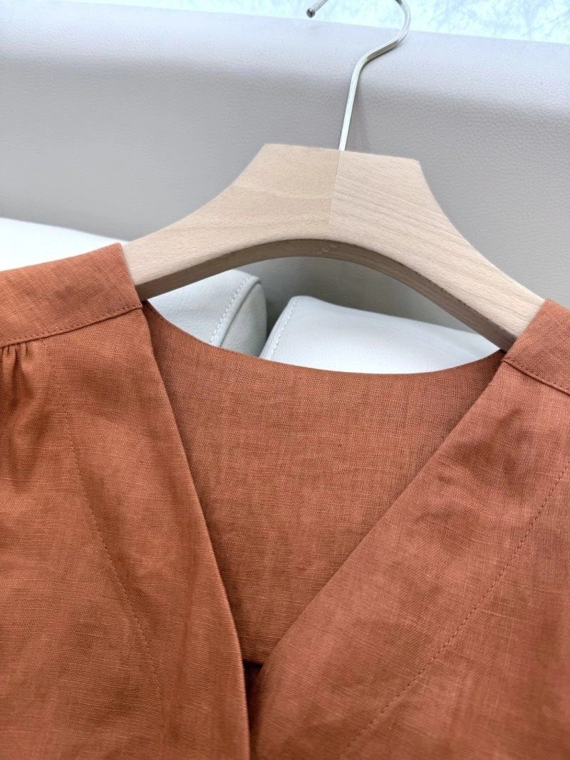 Indistinguishable Unclassified Brand T-Shirts