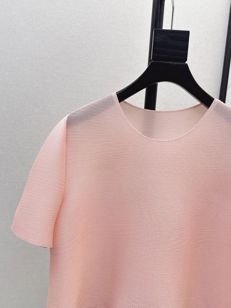 Affordable Unclassified Brand T-Shirts