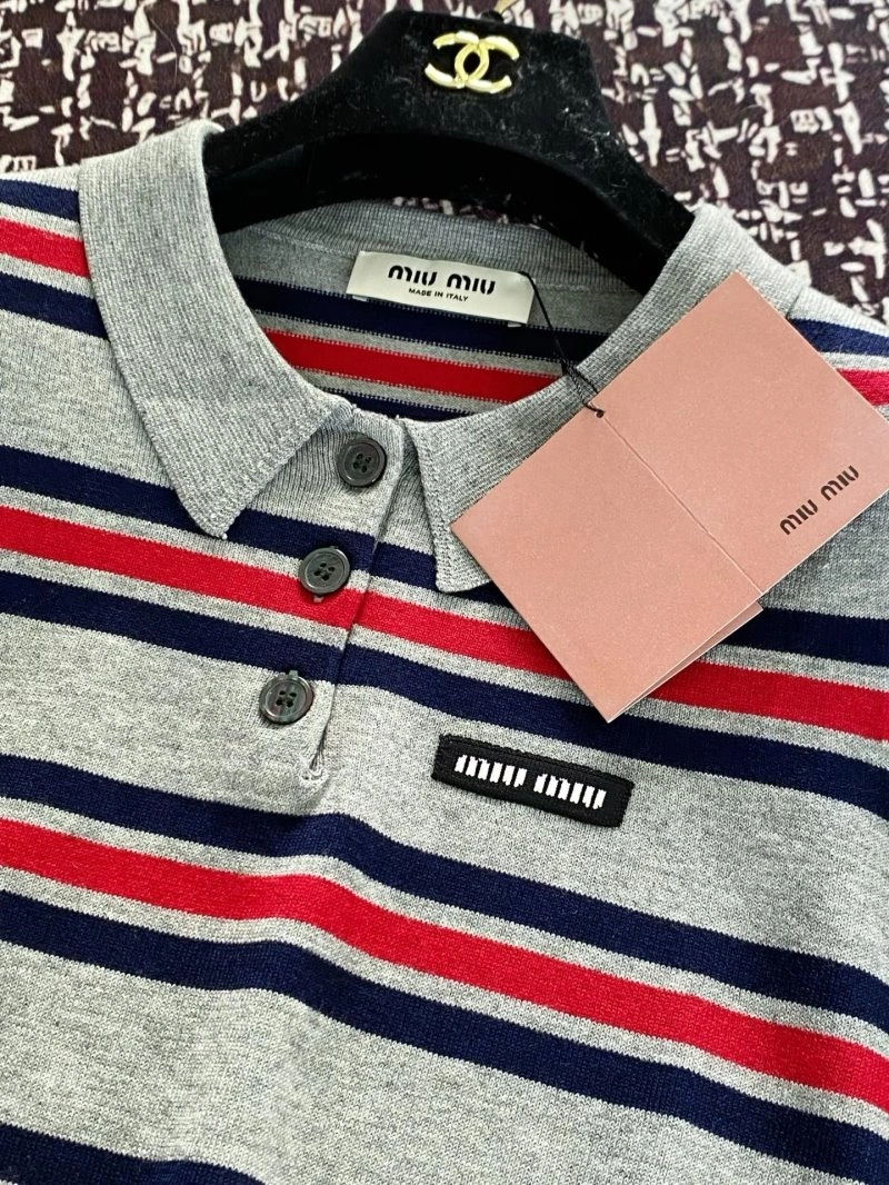 Indistinguishable Unclassified Brand T-Shirts
