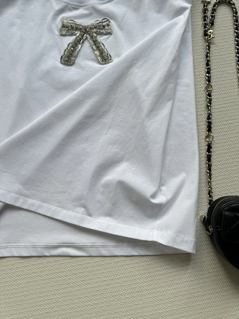 Accurate model Unclassified Brand T-Shirts
