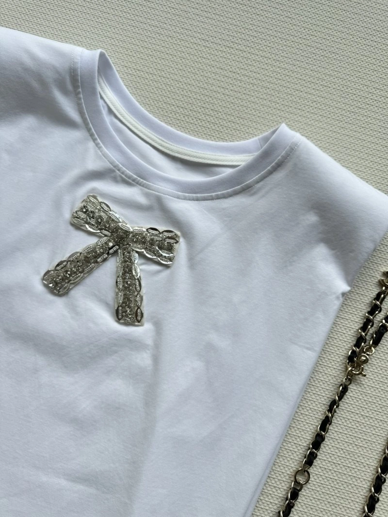 Accurate model Unclassified Brand T-Shirts