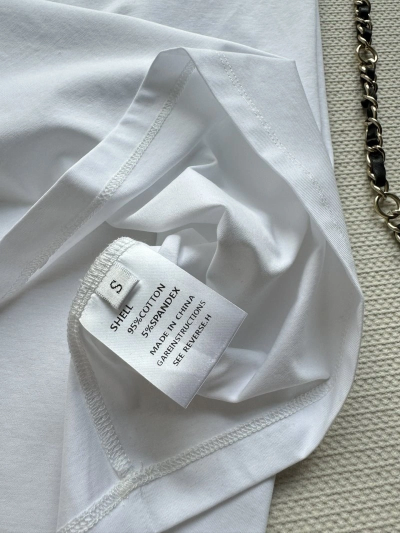 Accurate model Unclassified Brand T-Shirts