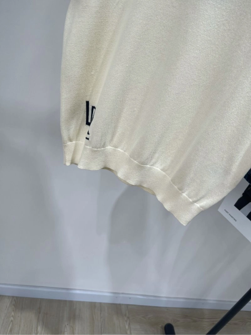 Indistinguishable Unclassified Brand T-Shirts