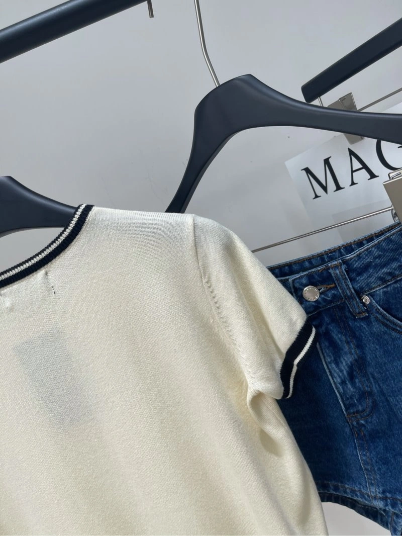 Indistinguishable Unclassified Brand T-Shirts